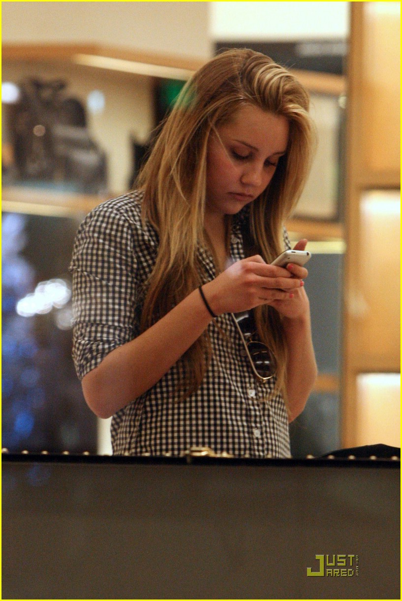 Amanda Bynes Loves Louis Vuitton | Photo 20171 - Photo Gallery | Just ...