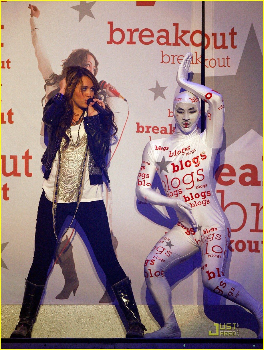 Miley Cyrus Celebrates Her Sweet 16 At The AMAs | Photo 15891 - Photo ...