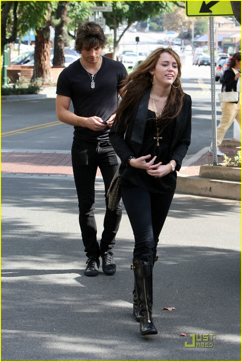 Miley Cyrus & Justin Gaston Have A Rocky Cola Lunch | Photo 16911 ...