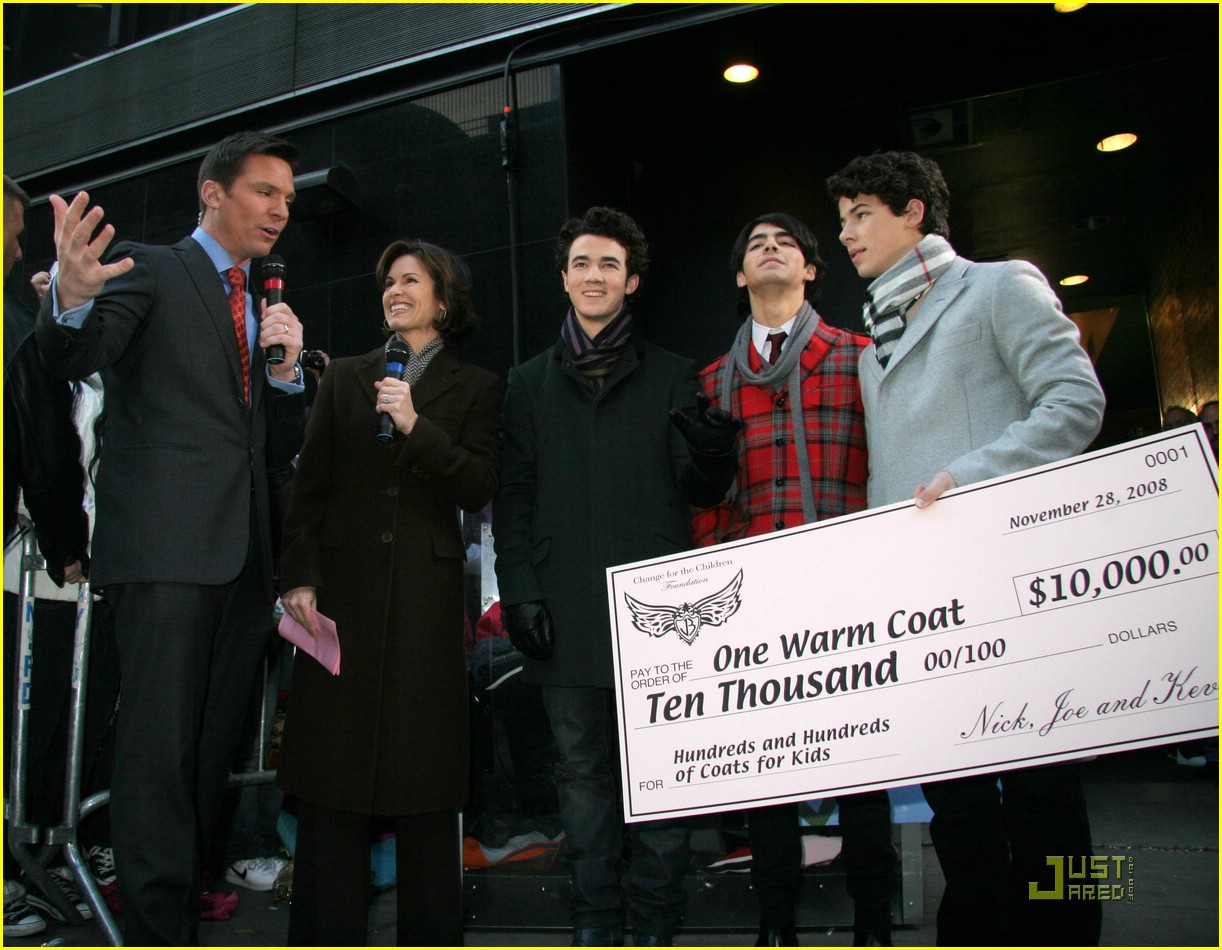 The Jonas Brothers Donate $10,000 on GMA | Photo 18661 - Photo Gallery ...