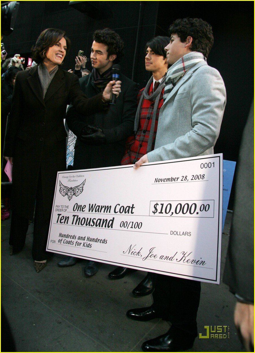 The Jonas Brothers Donate $10,000 on GMA | Photo 18711 - Photo Gallery ...