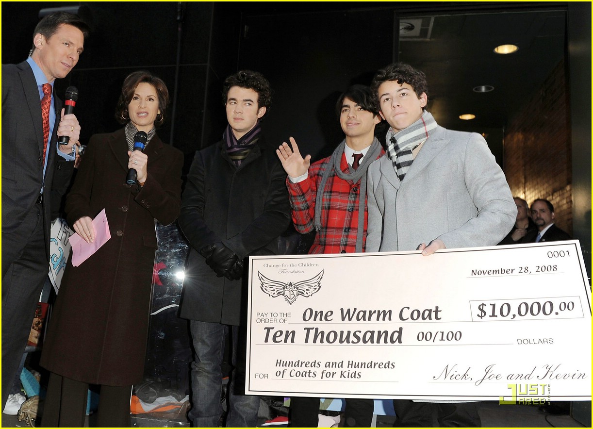 The Jonas Brothers Donate $10,000 on GMA | Photo 18731 - Photo Gallery ...