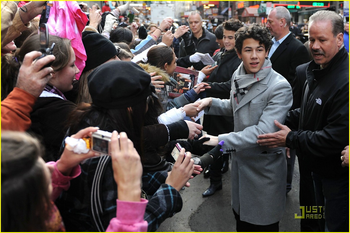 The Jonas Brothers Donate $10,000 on GMA | Photo 18771 - Photo Gallery ...