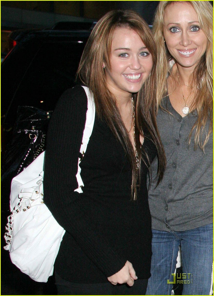 Full Sized Photo of miley cyrus grease broadway show 24 | Miley Cyrus ...