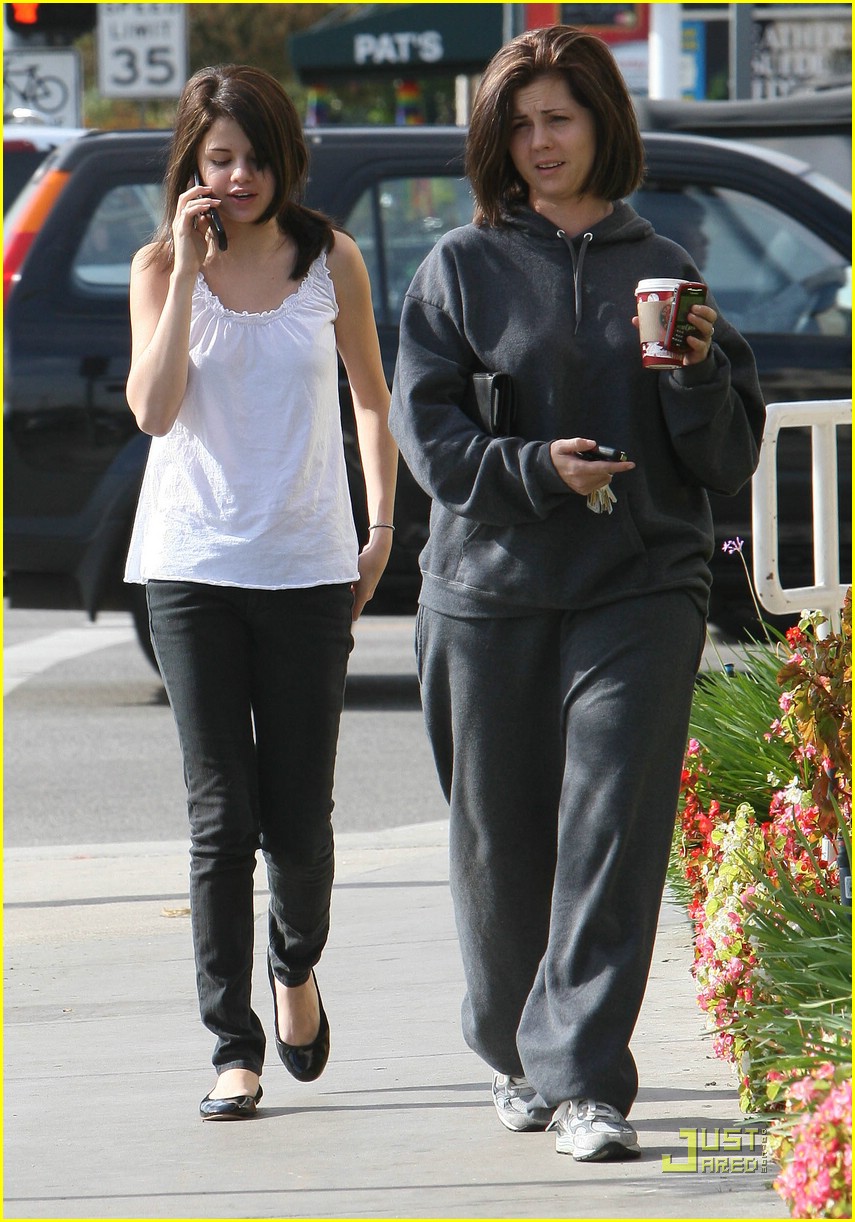 Selena Gomez is a Subway Sweetie | Photo 13201 - Photo Gallery | Just ...