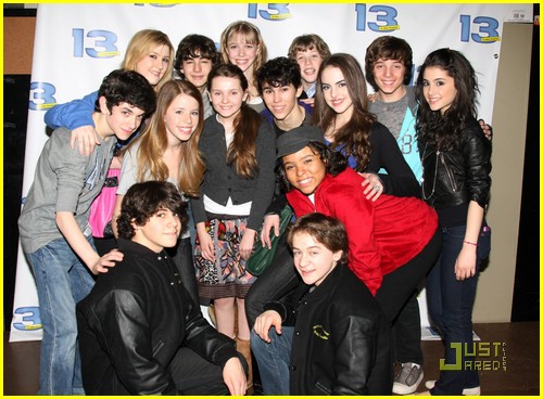 Abigail Breslin Visits "13" on Broadway | Photo 36001 - Photo Gallery ...