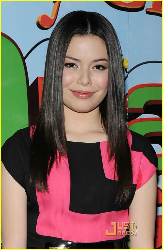 Full Sized Photo of miranda cosgrove merry premiere 05 | Miranda ...