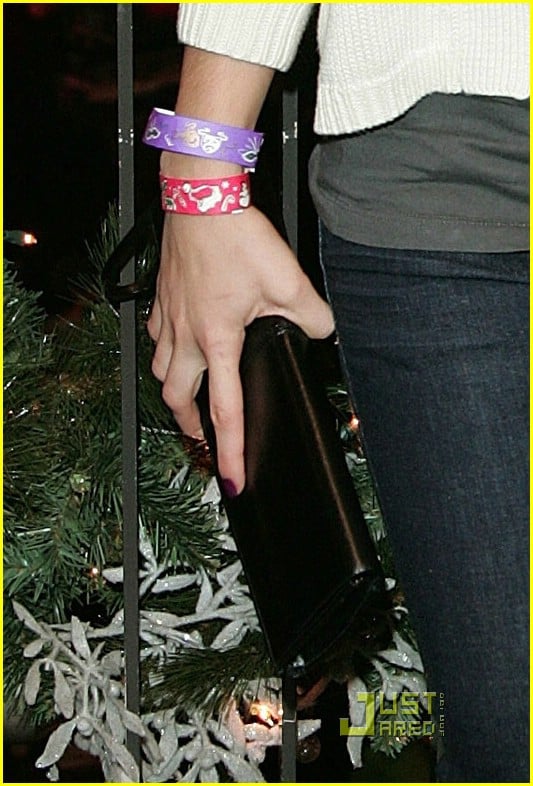 Olesya Rulin Has A Holiday of Hope | Photo 24391 - Photo Gallery | Just ...