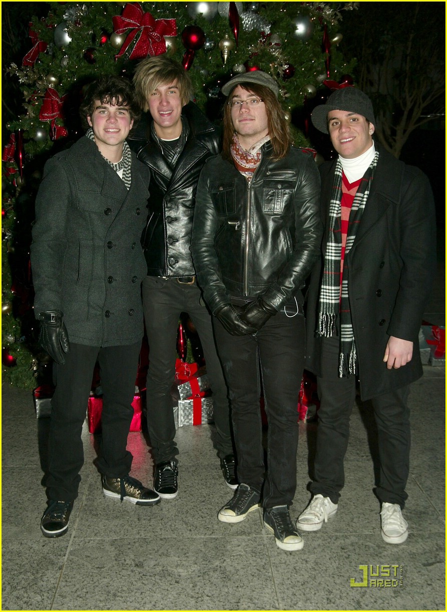 Push Play Do The Jingle Bell Rock | Photo 24481 - Photo Gallery | Just ...