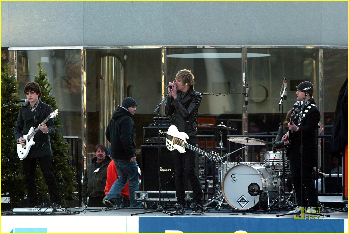 Push Play Do The Jingle Bell Rock | Photo 24551 - Photo Gallery | Just ...