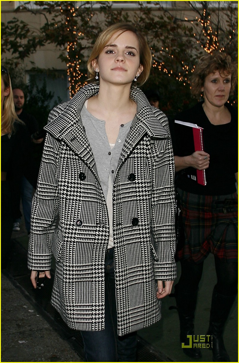 Full Sized Photo of emma watson santa monica 10 | Emma Watson is Santa ...
