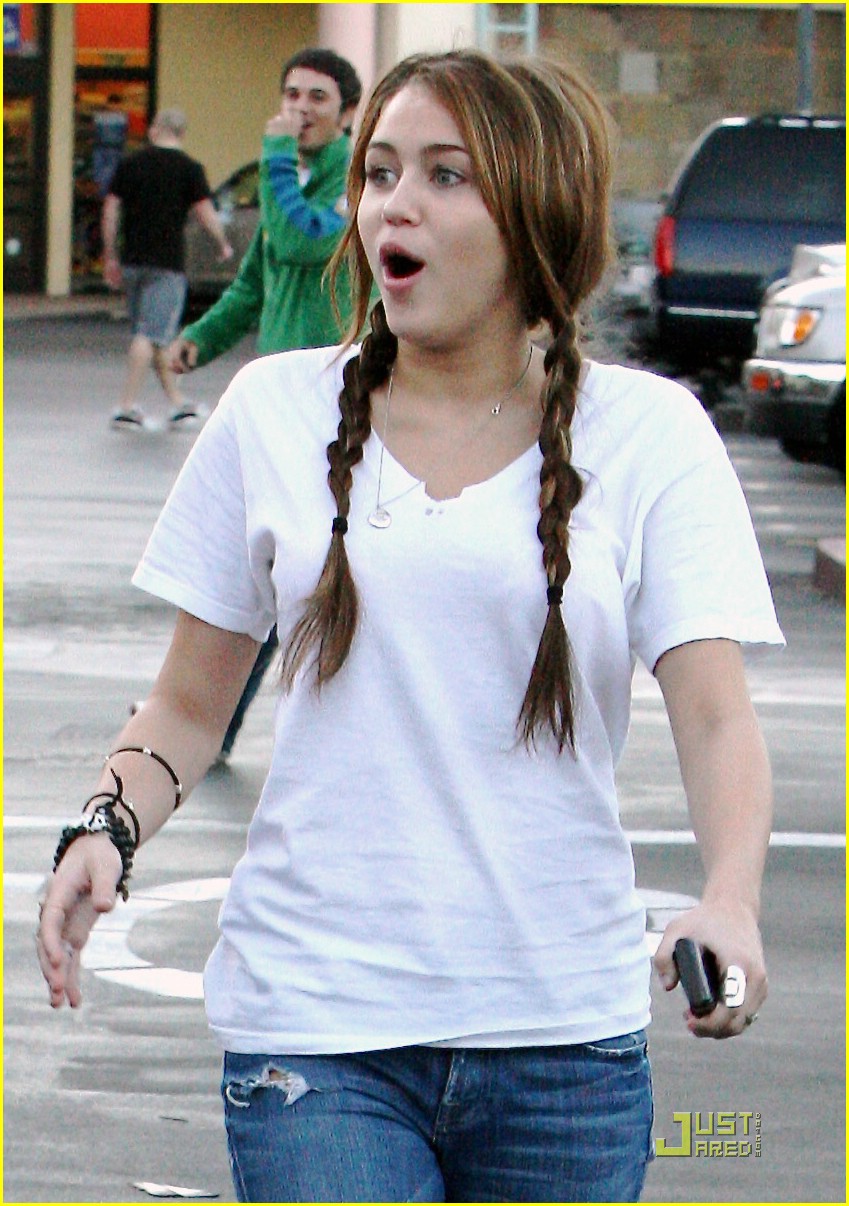 Miley Cyrus & Justin Gaston: White T-Shirt Twins | Photo 42711 - Photo ...
