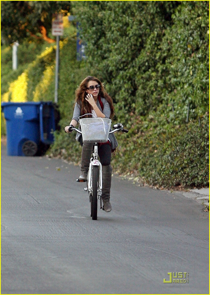 Full Sized Photo of miley cyrus bike ride neighborhood 01 | Miley Cyrus ...