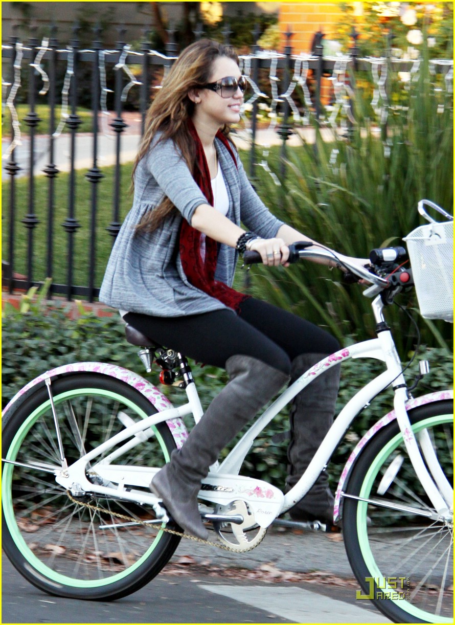 Full Sized Photo of miley cyrus bike ride neighborhood 17 | Miley Cyrus ...