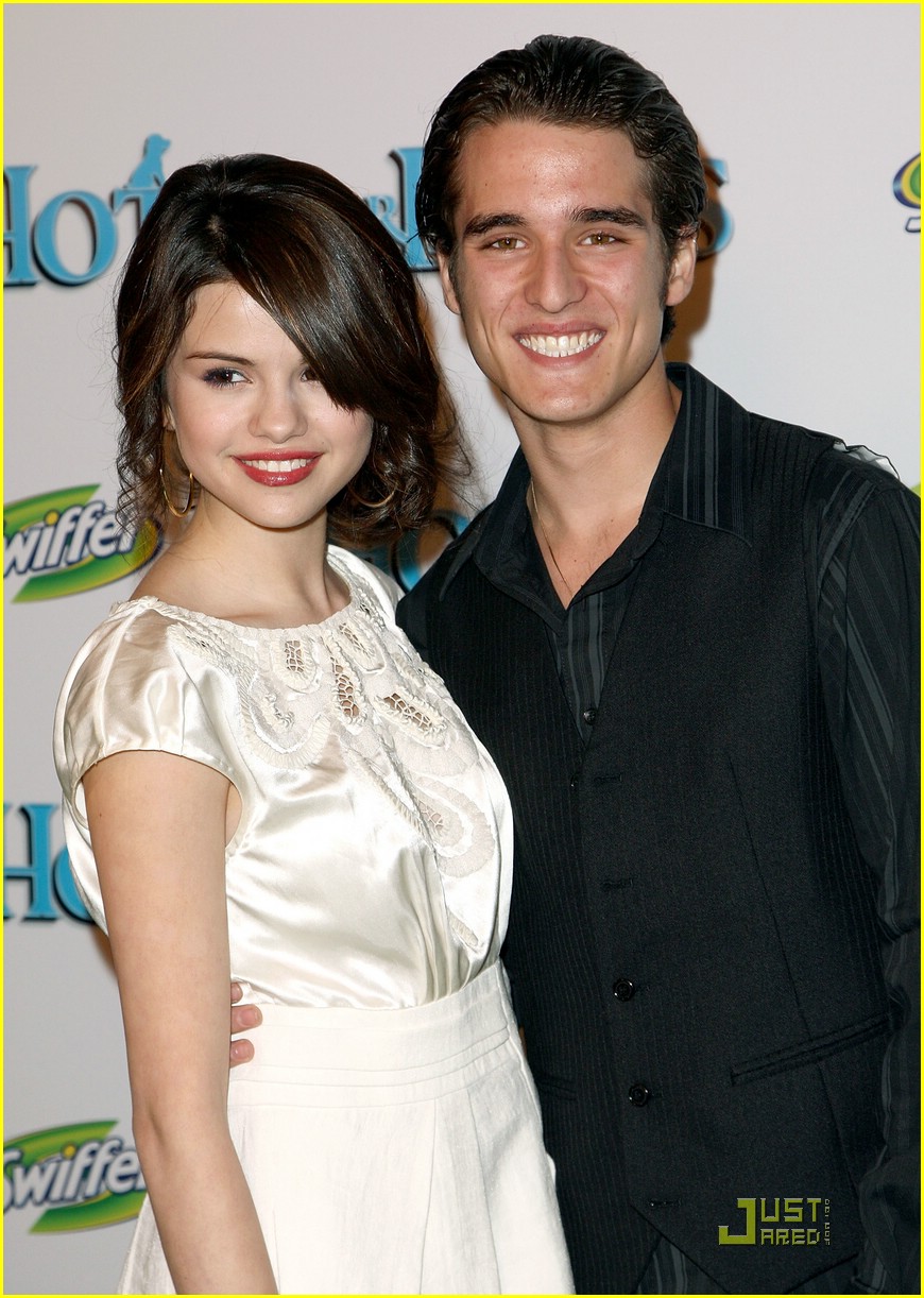 Selena Gomez & Daniel Samonas: Carpet Cuddlers | Photo 47551 - Photo ...