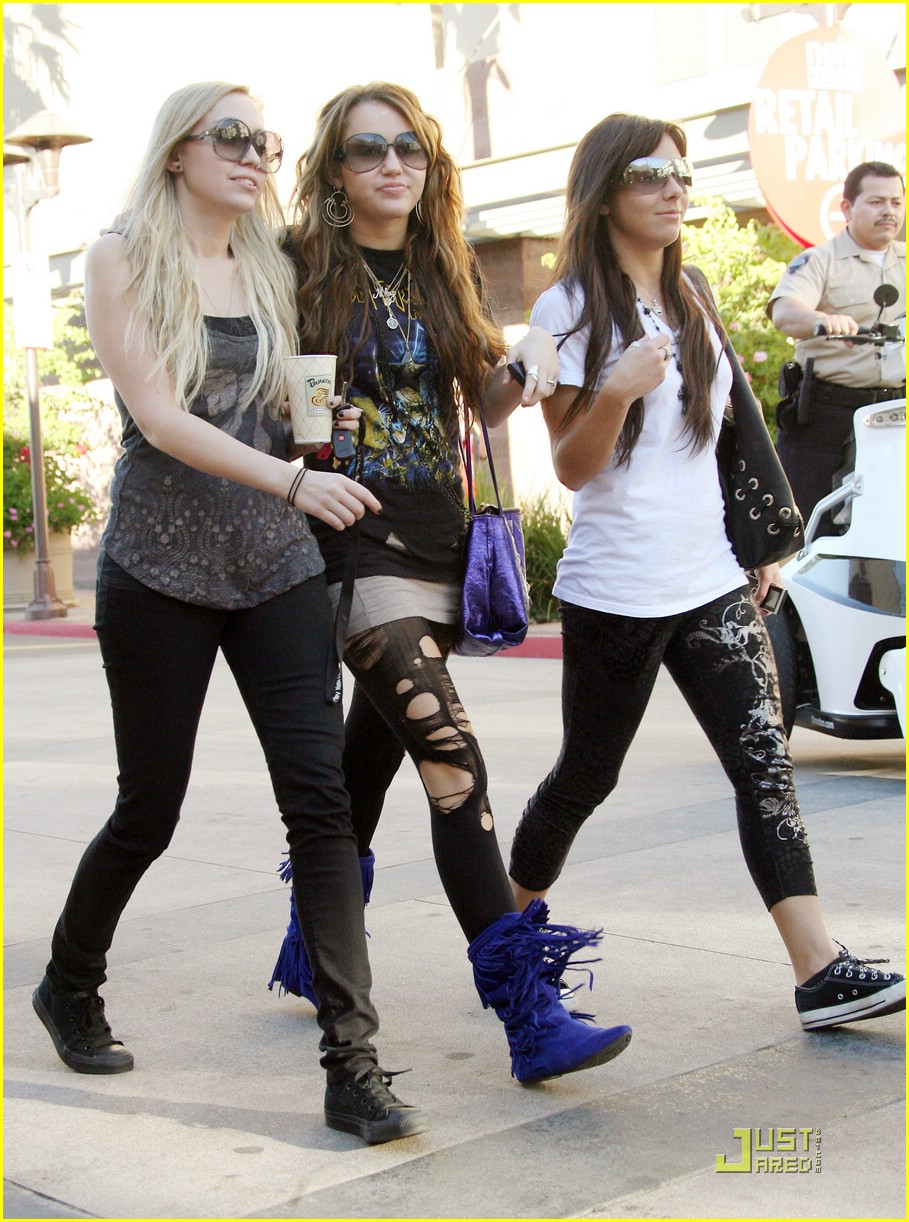 Miley Cyrus Has A Girl's Day Out | Photo 51161 - Photo Gallery | Just ...