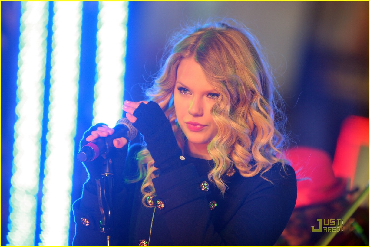 Taylor Swift Rings In Rockin' New Year | Photo 36361 - Photo Gallery ...