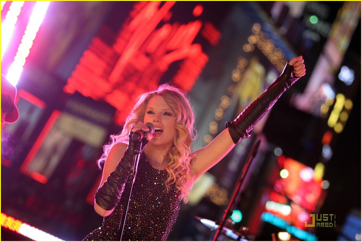 Taylor Swift Rings In Rockin' New Year | Photo 36451 - Photo Gallery ...