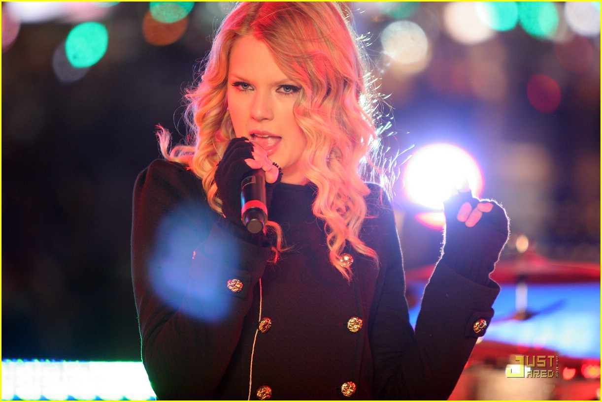 Taylor Swift Rings In Rockin' New Year | Photo 36511 - Photo Gallery ...