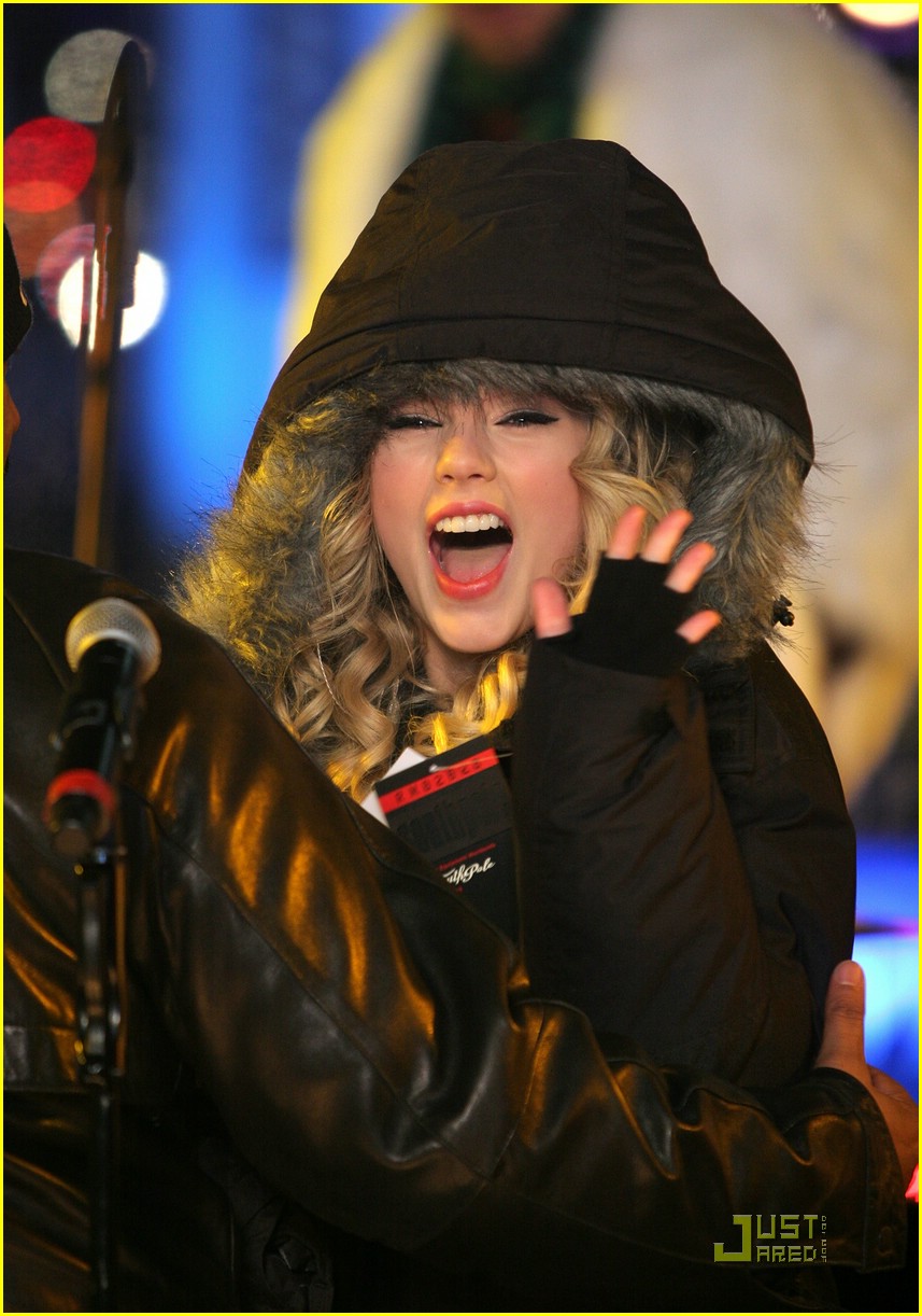 Taylor Swift Rings In Rockin' New Year | Photo 36561 - Photo Gallery ...