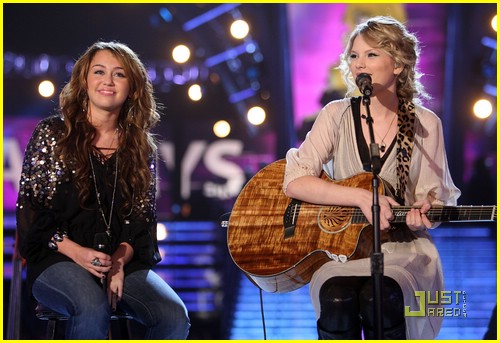 Full Sized Photo of miley cyrus taylor swift fifteen grammy show 01 ... Full Sized Photo of miley cyrus taylor swift fifteen grammy show 01 ...
