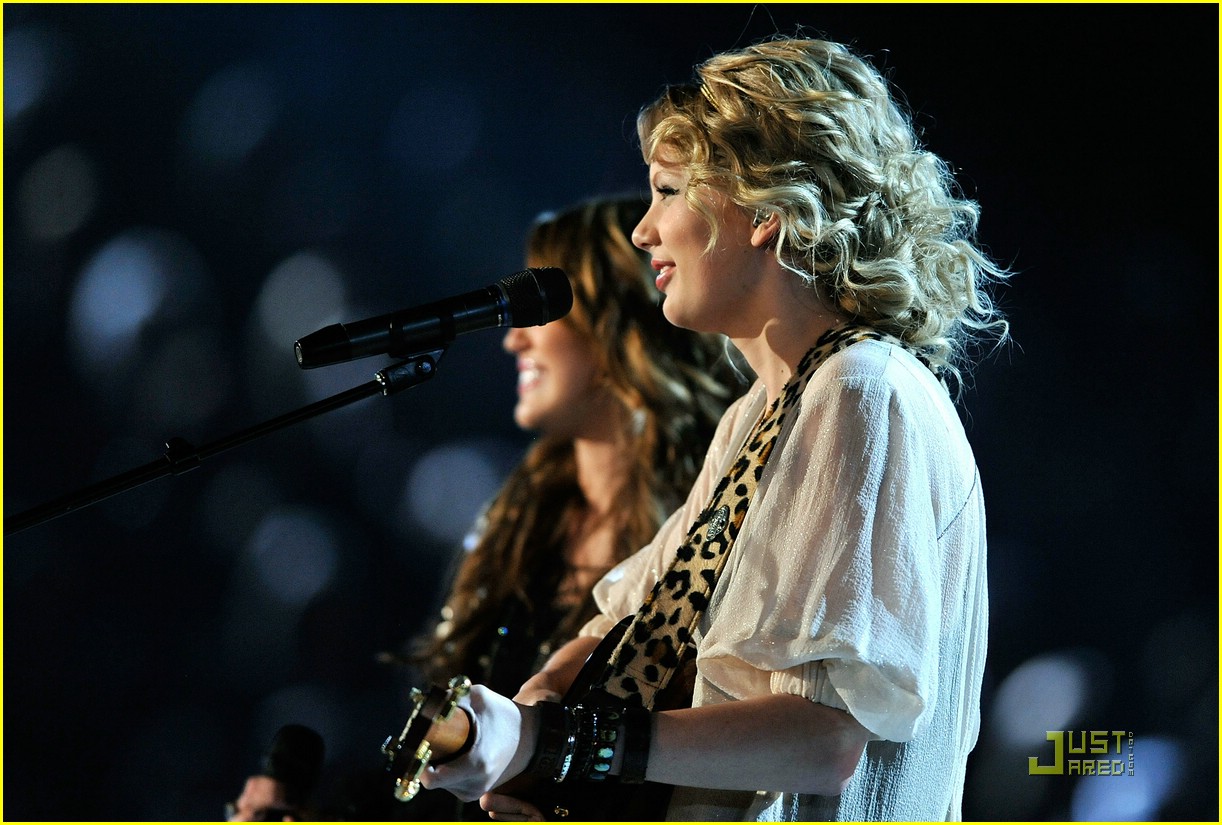 Miley Cyrus & Taylor Swift Turn 'Fifteen' | Photo 68451 - Photo Gallery ...