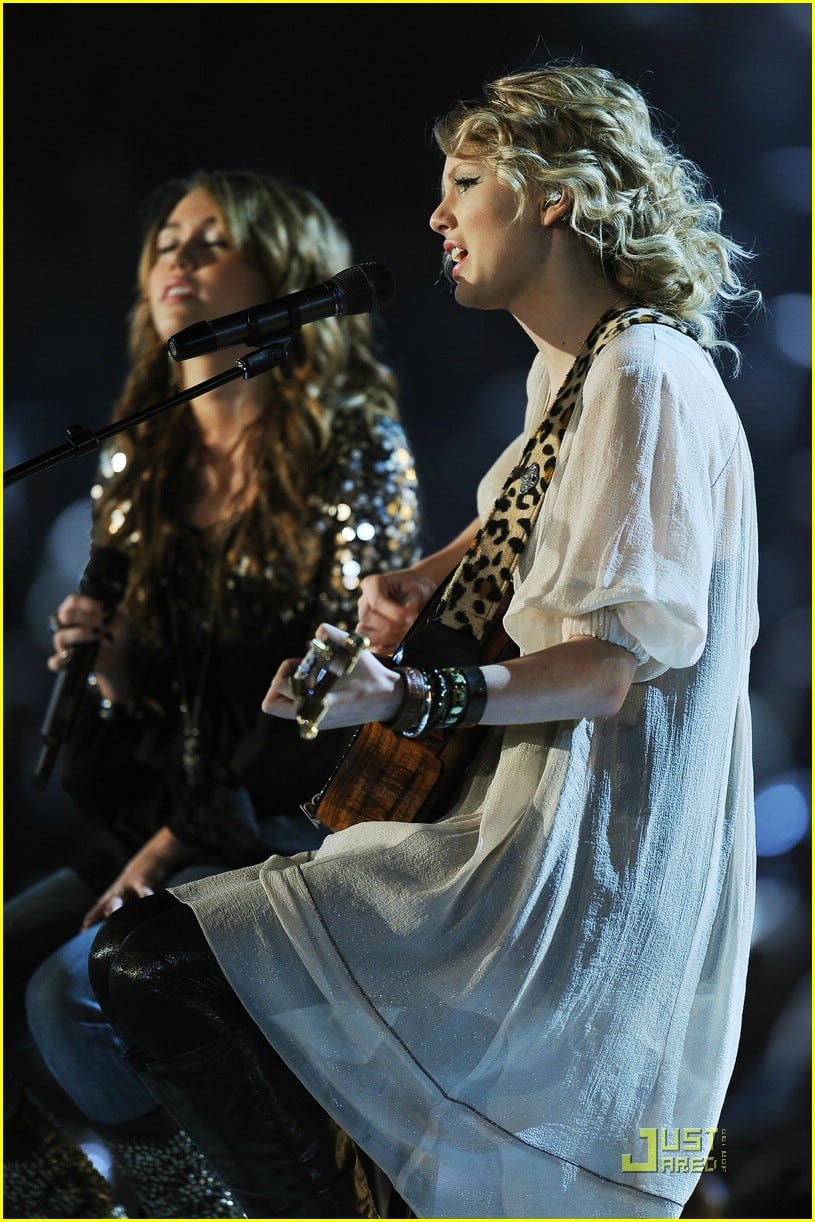 Full Sized Photo of miley cyrus taylor swift fifteen grammy show 06 ...