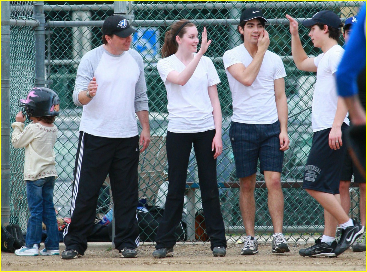 The Jonas Brothers Batter Up | Photo 79911 - Photo Gallery | Just Jared Jr.
