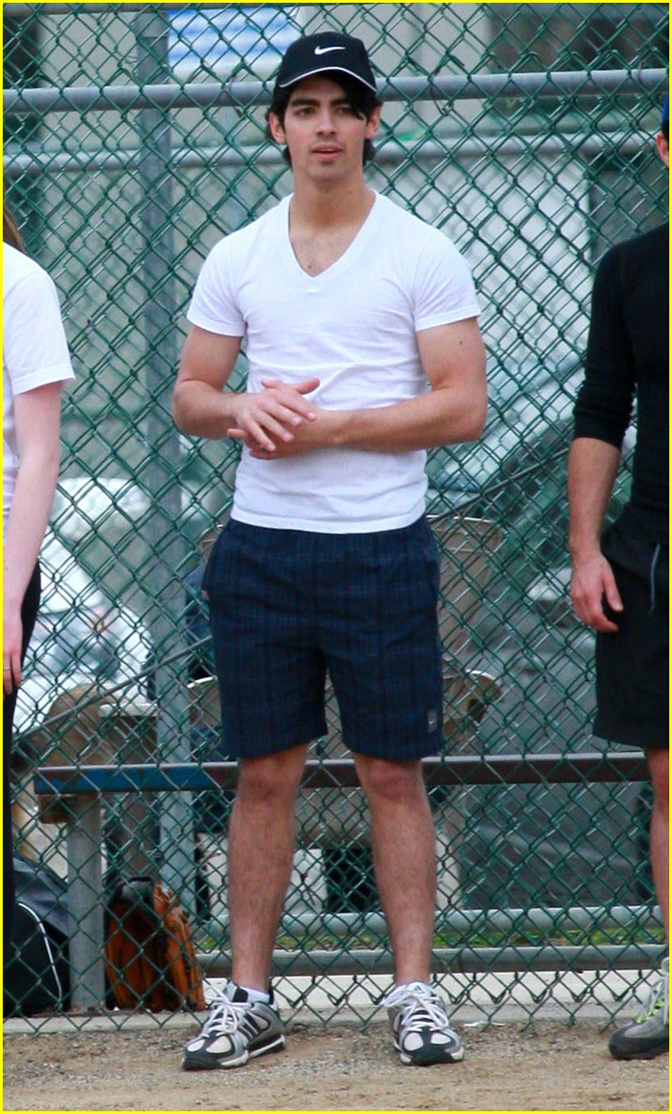 The Jonas Brothers Batter Up | Photo 79931 - Photo Gallery | Just Jared Jr.