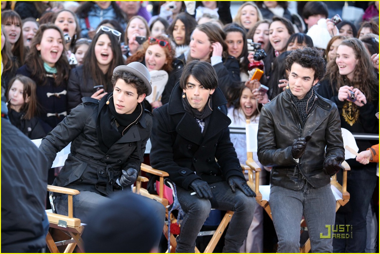 The Jonas Brothers Go To 'The Early Show' | Photo 72811 - Photo Gallery ...