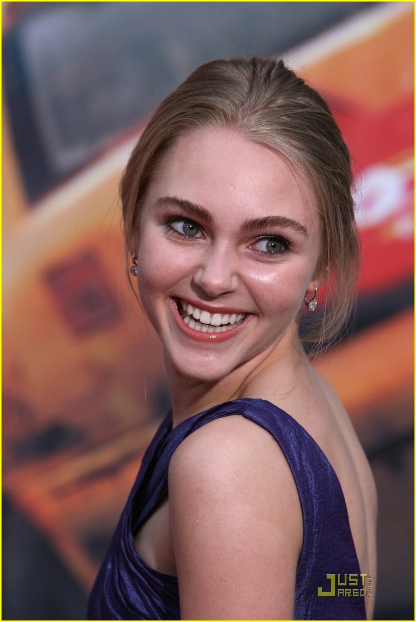 AnnaSophia Robb is Pretty in Purple | Photo 96961 - Photo Gallery ...