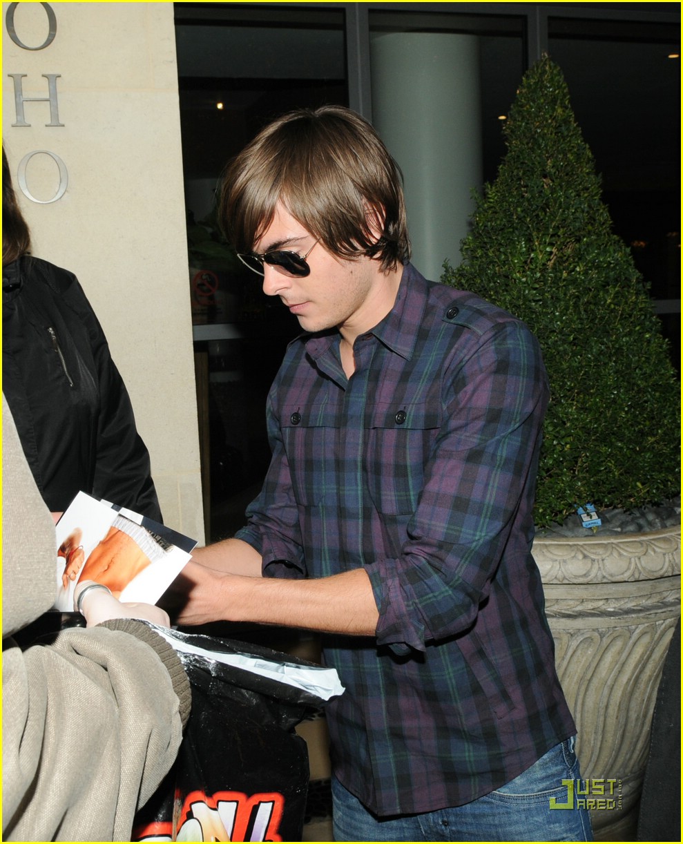 Full Sized Photo of zac efron leaving london 08 | Zac Efron: 'I Was ...