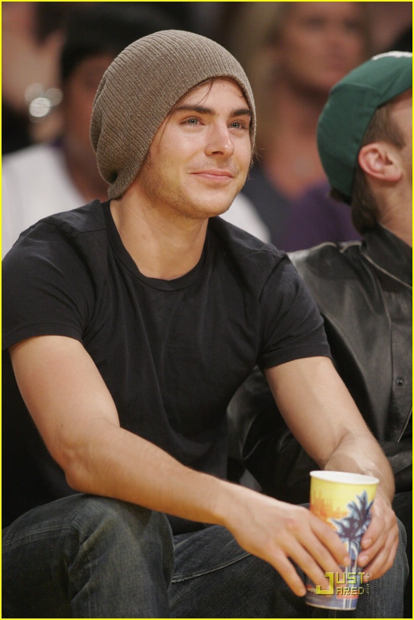 Zac Efron: Let's Go Lakers! | Photo 88571 - Photo Gallery | Just Jared Jr.