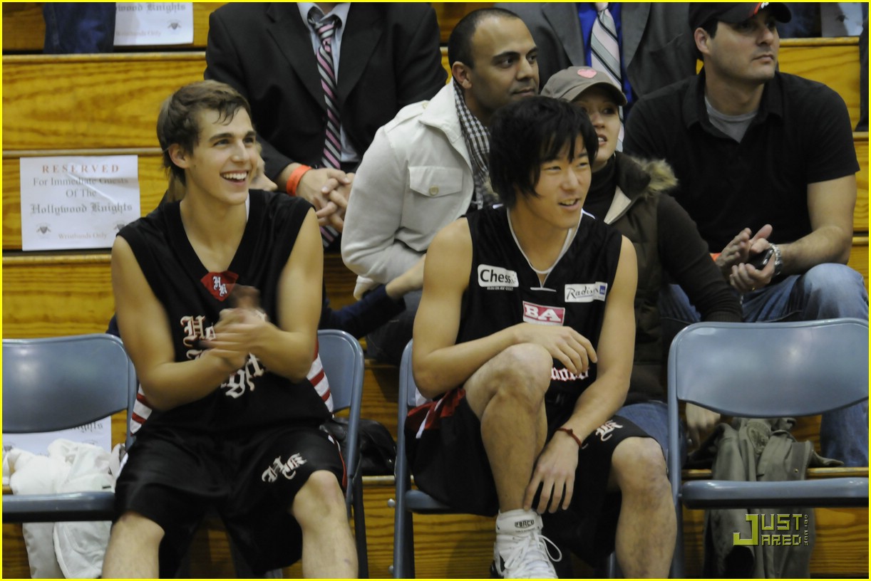 Josh Hutcherson is a Hollywood Knight | Photo 88931 - Photo Gallery ...