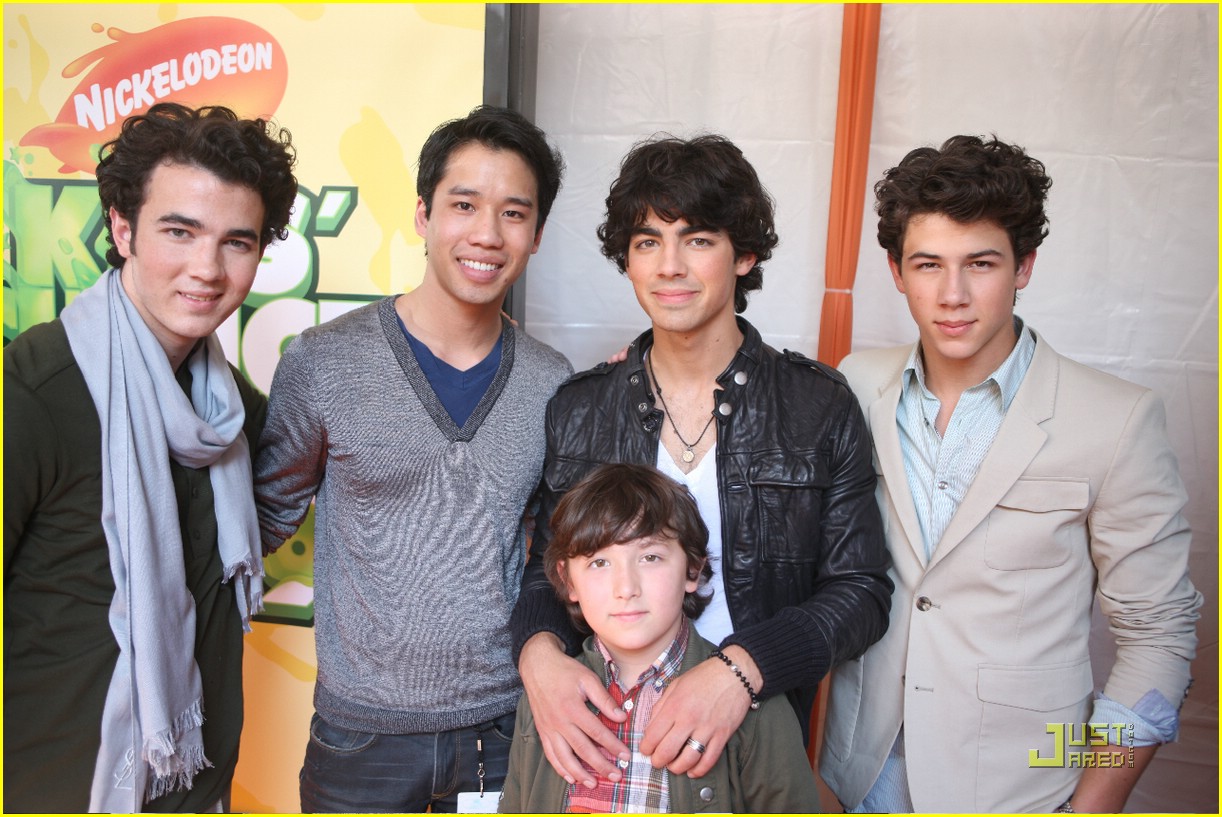 Full Sized Photo of jonas brothers kca jjj 02 | Jonas Brothers: Turn ...