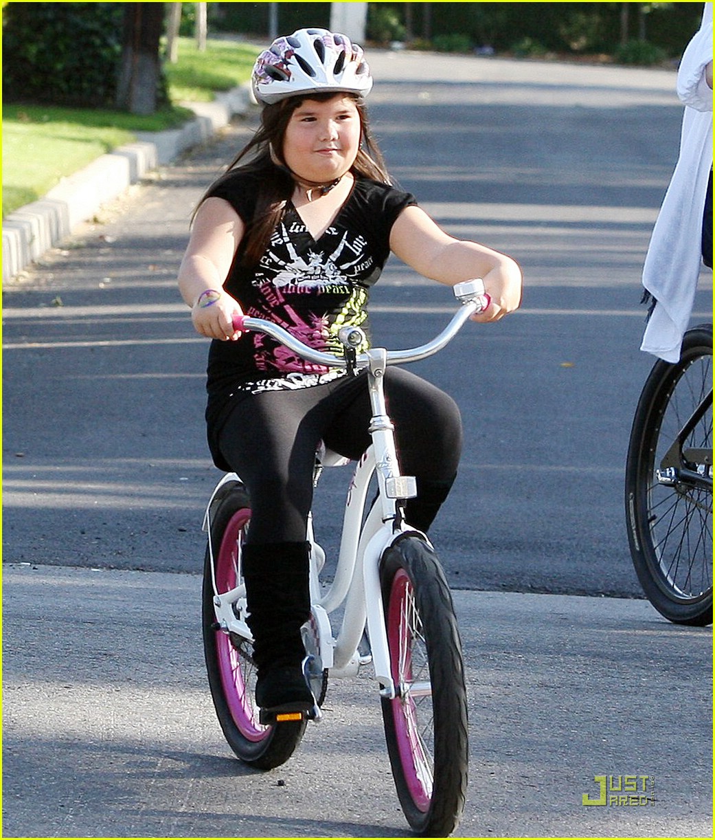 Demi Lovato & Madison De La Garza: Biking Buddies | Photo 108691 ...