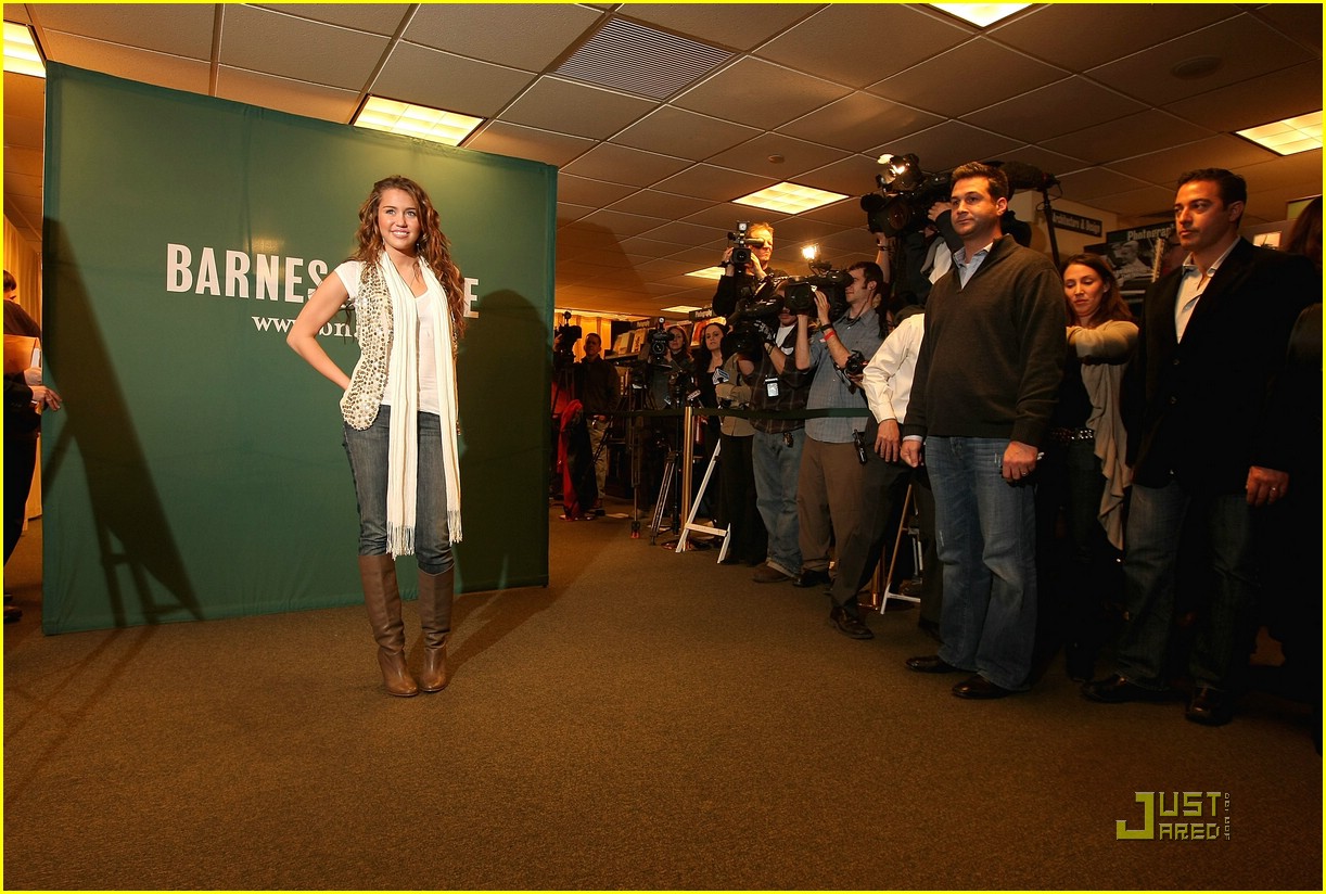 Miley Cyrus Has 'Miles To Go' | Photo 89311 - Photo Gallery | Just ...