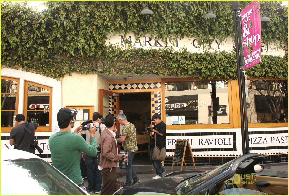 Miley Cyrus & Justin Gaston: Market City Caffe Couple | Photo 100281 ...