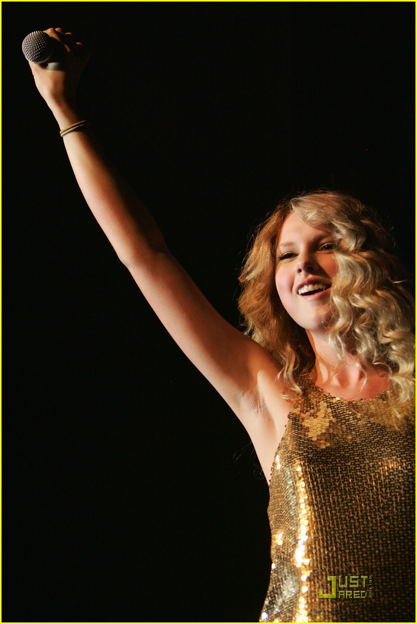Taylor Swift: Fearless At Factory Theatre | Photo 97141 - Photo Gallery ...