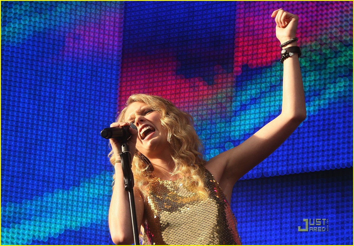 Taylor Swift Sings To Sydney | Photo 99791 - Photo Gallery | Just Jared Jr.