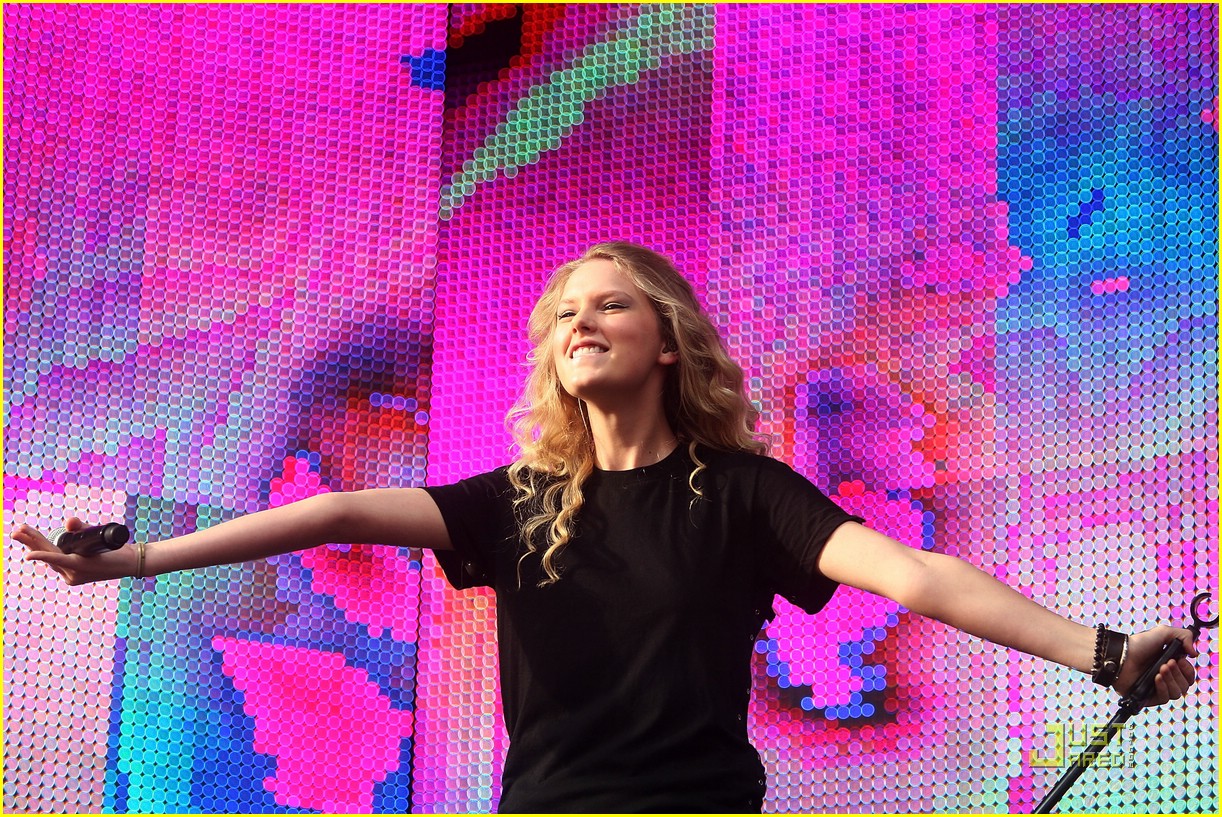 Full Sized Photo of taylor swift sound relief 21 | Taylor Swift Sings ...