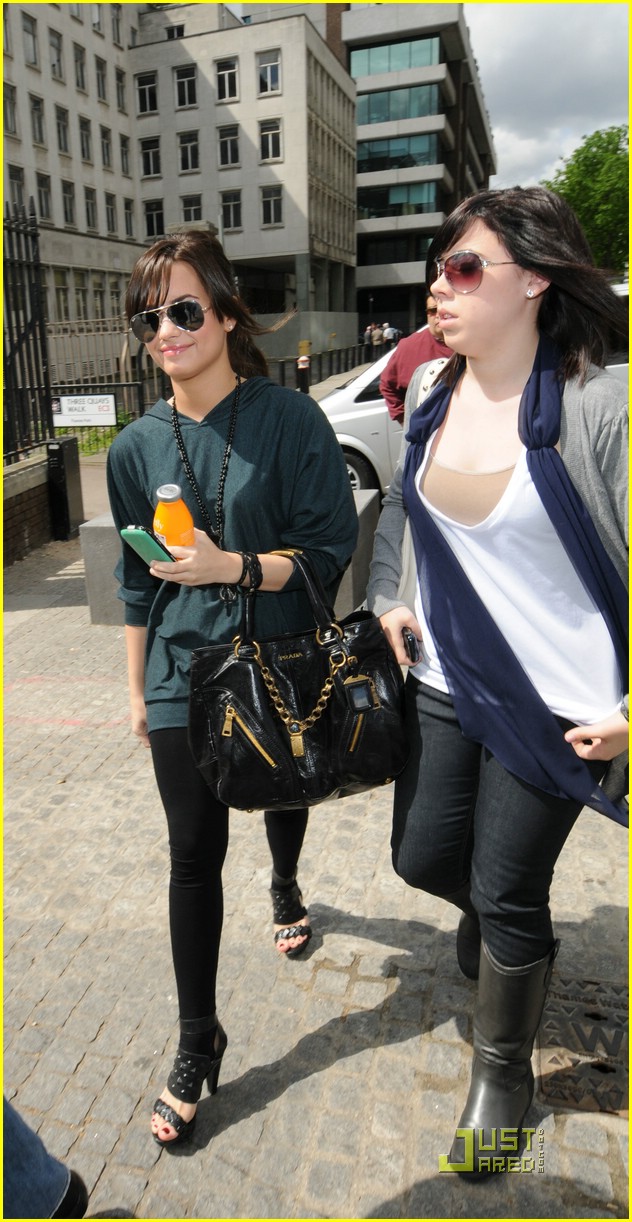Demi Lovato Digs London's Dungeons | Photo 142491 - Photo Gallery ...
