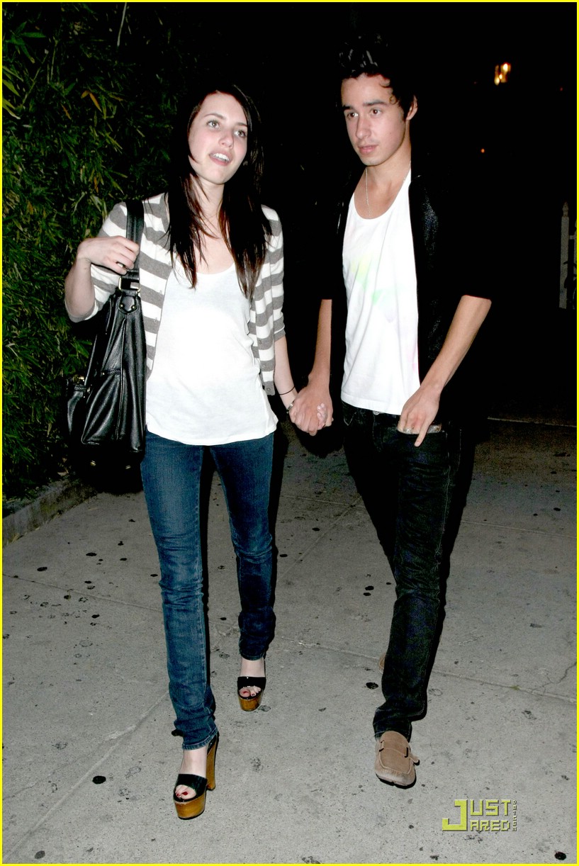 Emma Roberts is Koi Cute | Photo 138211 - Photo Gallery | Just Jared Jr.