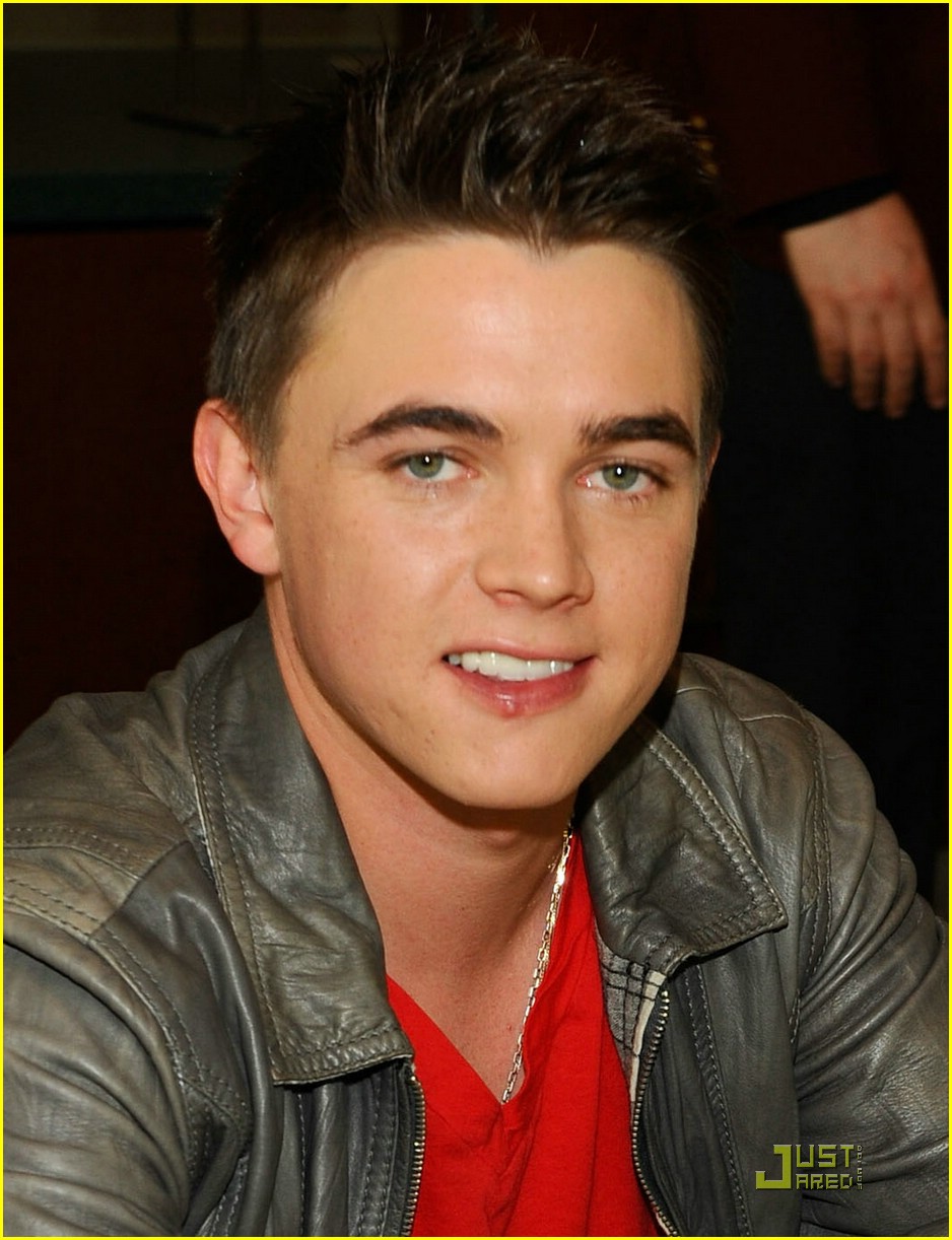 Full Sized Photo of jesse mccartney wonder reading 01 | Jesse McCartney ...