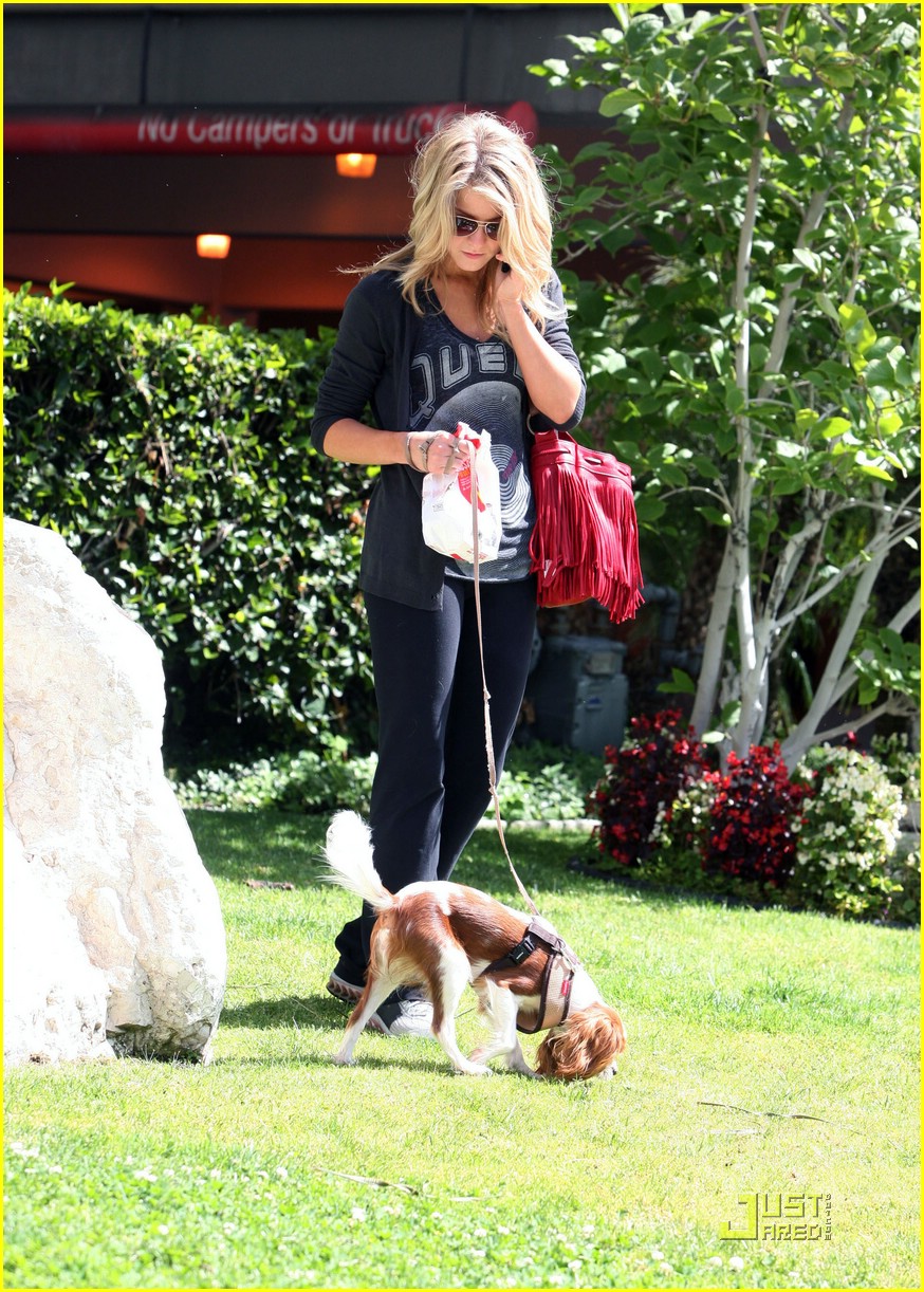 Julianne Hough & Chuck Wicks Love Lexi | Photo 135411 - Photo Gallery ...