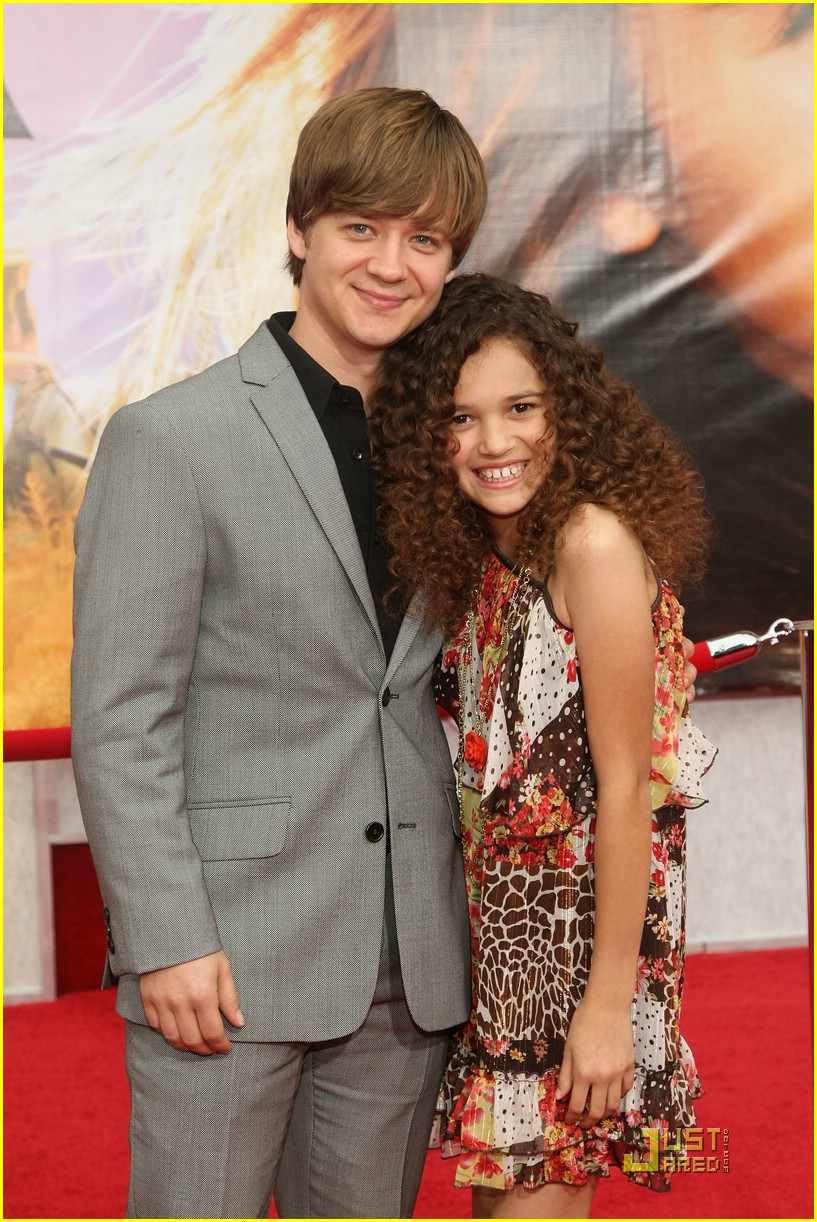 Madison Pettis Takes Part in Reading Relay | Photo 118101 - Photo ...