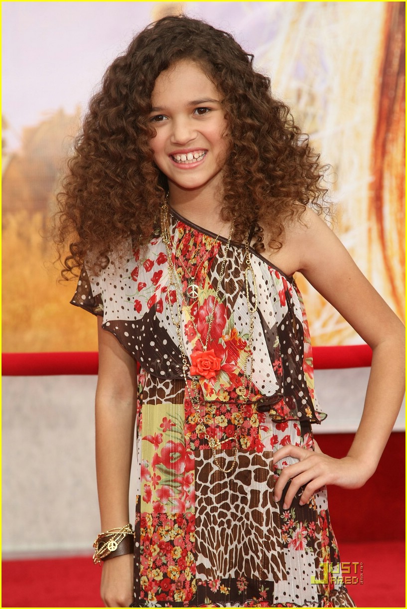 Madison Pettis Takes Part in Reading Relay | Photo 118131 - Photo ...