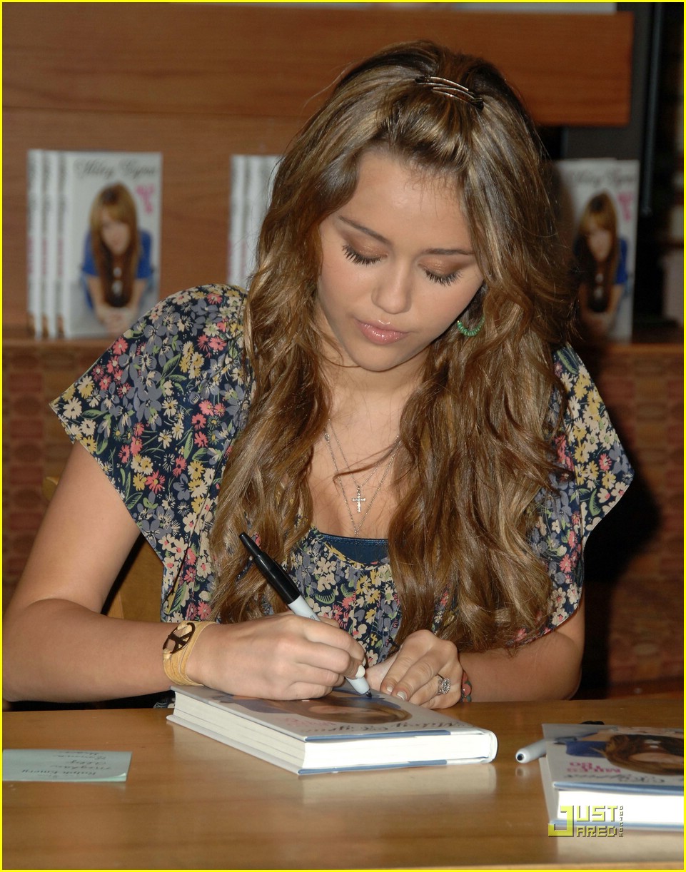 Miley Cyrus Goes 'Miles' in Nashville | Photo 125161 - Photo Gallery ...