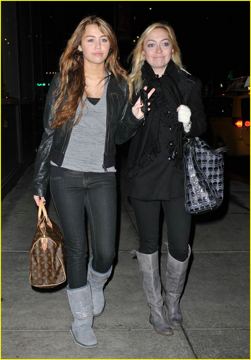 Miley Cyrus: Good Morning America! | Photo 121301 - Photo Gallery ...