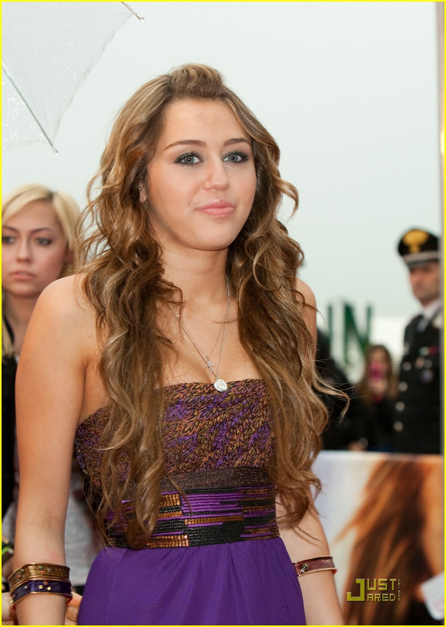 Miley Cyrus Premieres Hannah Montana in Rome | Photo 134811 - Photo ...